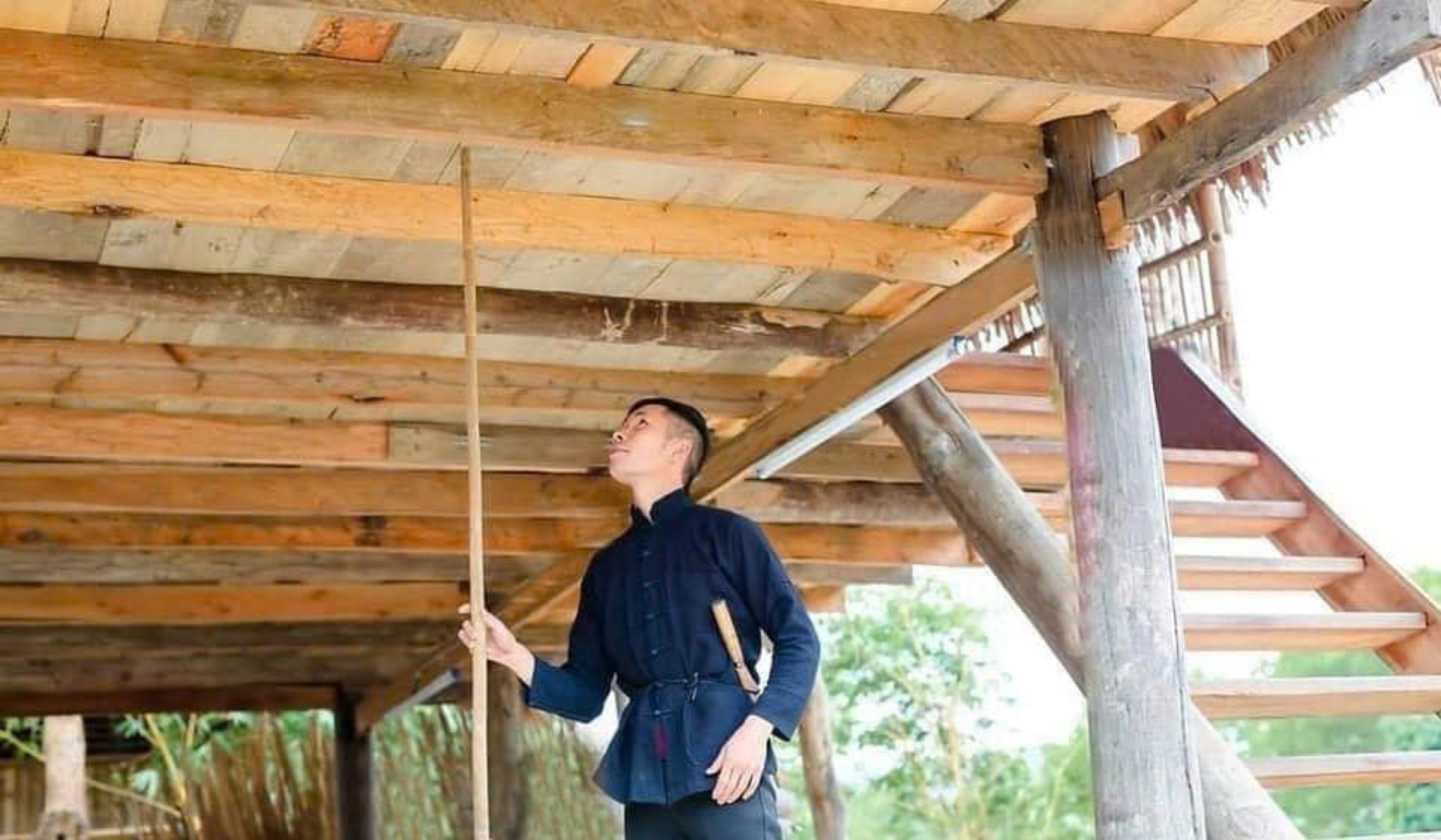 Chọc sàn - Phong tục lãng mạn của người dân tộc